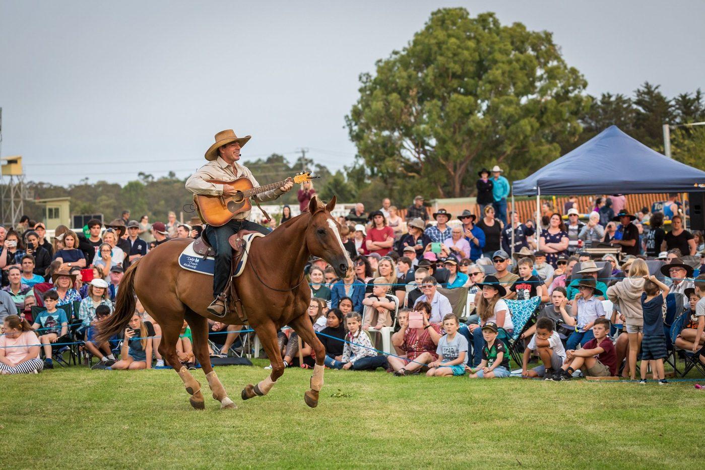 Cooma to welcome country music star